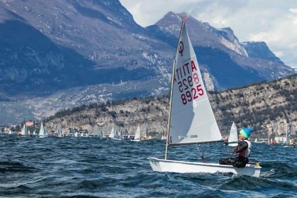 Pressmare | Meeting del Garda Optimist 2018: domina Marco Gradoni