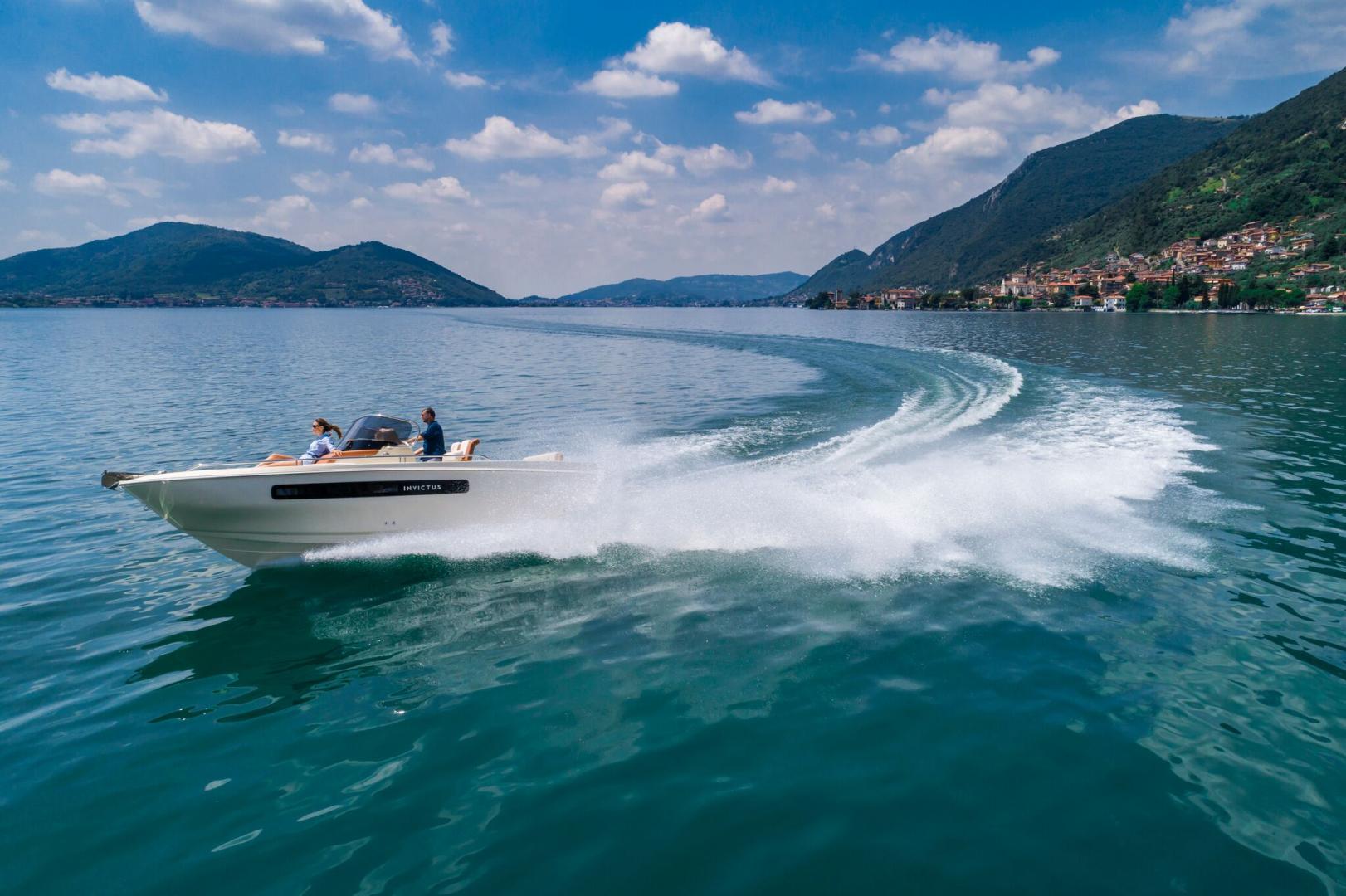 Pressmare | Invictus CX250, oversized space and extra comfort in less ...