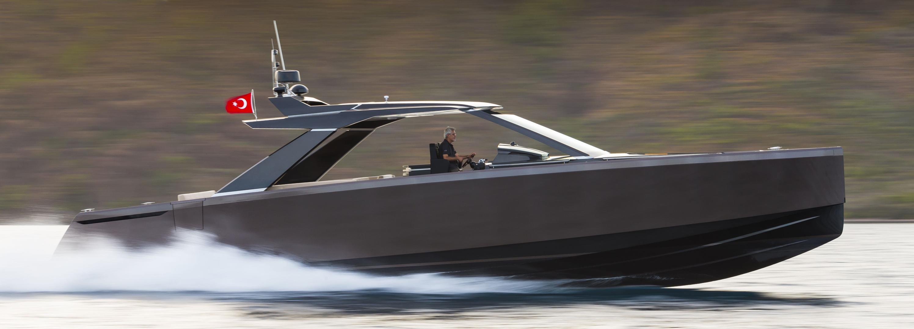 Pressmare | Small is beautiful: the 16-metre fast runabout by Alia Yachts