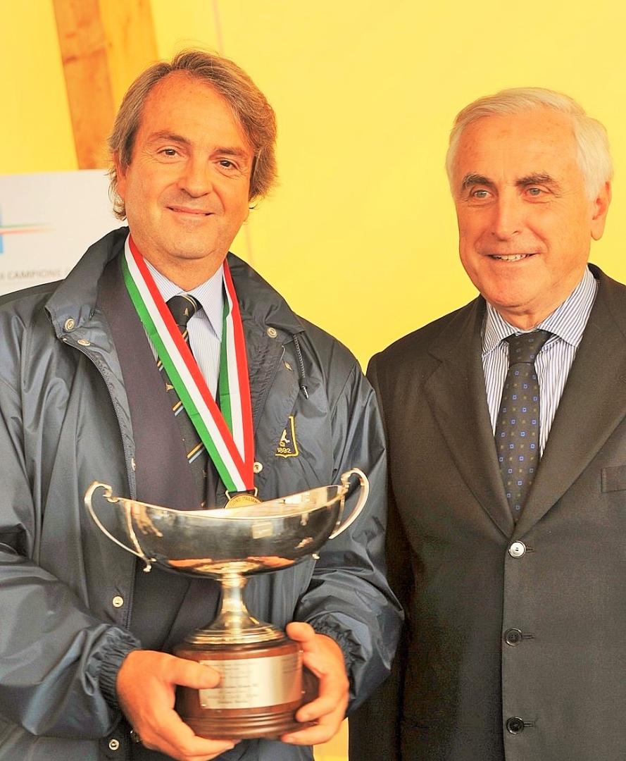 Pressmare | Alessandro Maria Rinaldi dona tre defibrillatori alla CRI ...