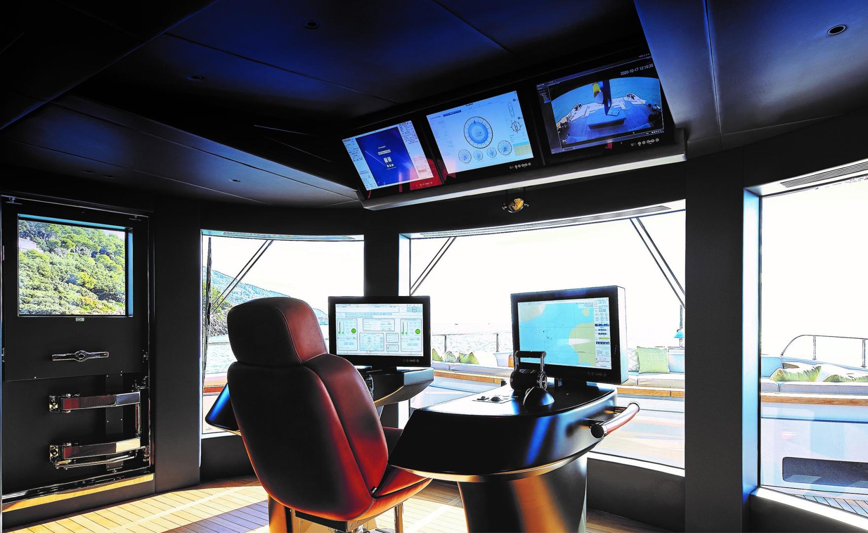 Pressmare | Light Bridge Console in versione Captain Chair al Monaco ...