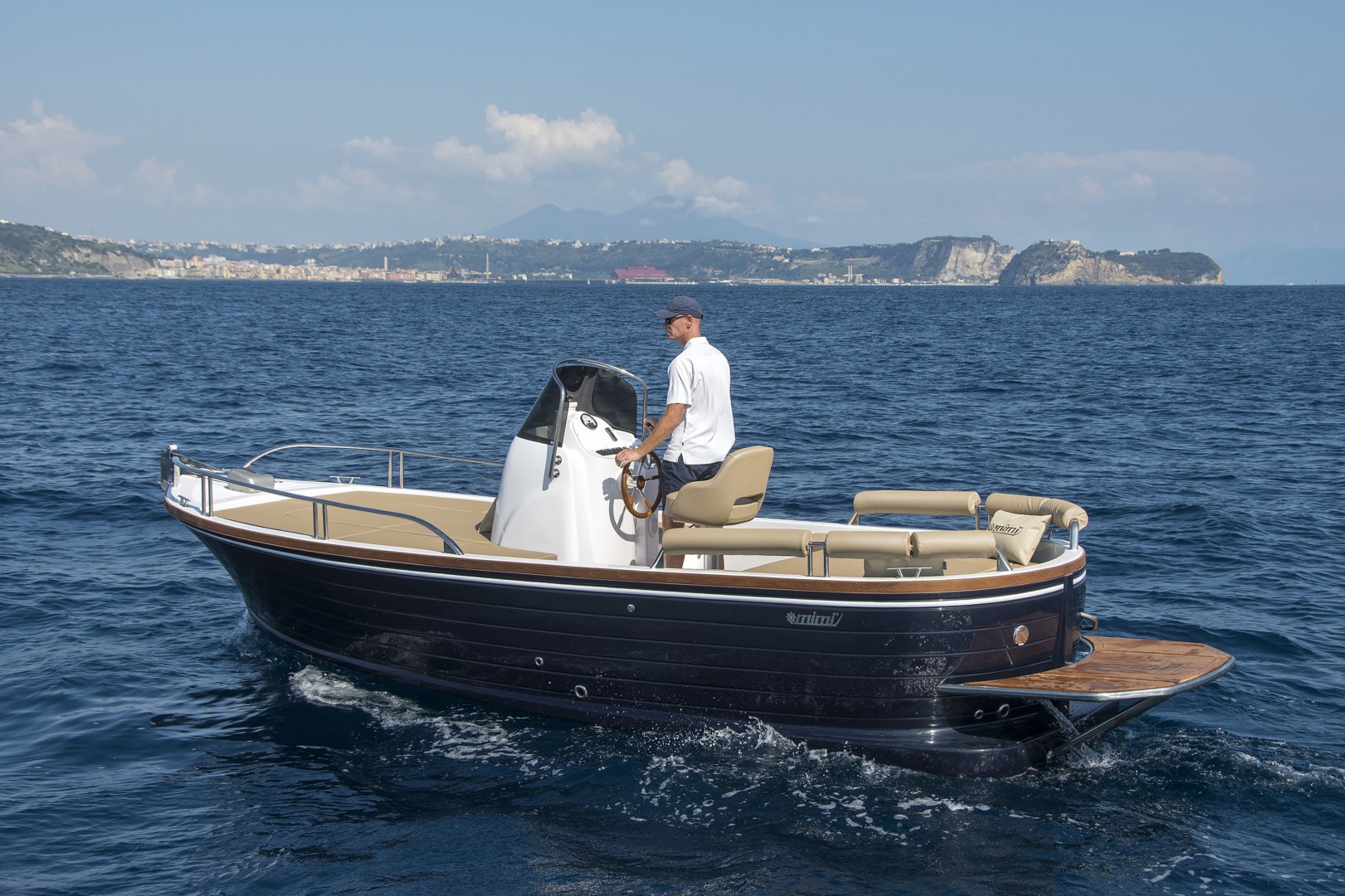 Pressmare | Gozzi Mimì at the Genoa Boat Show with the new Libeccio 11 ...