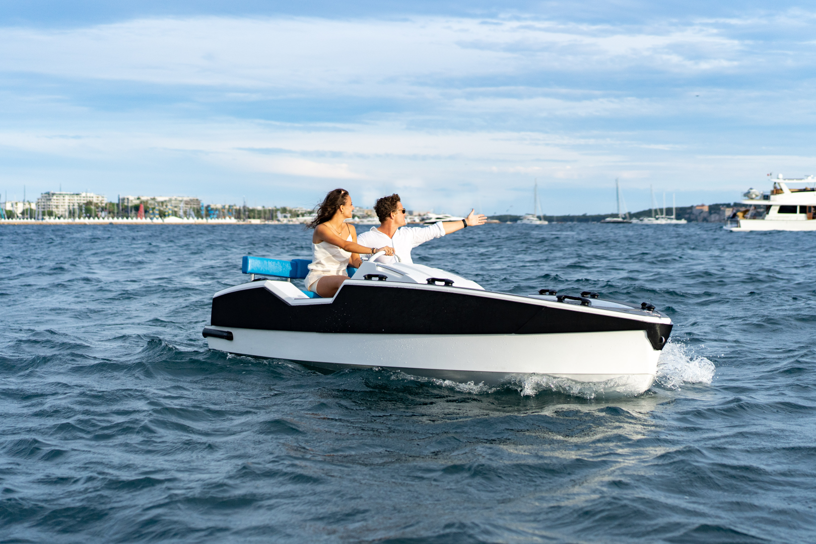 Pressmare | Silent Yachts launches its first carbon fibre electric ...