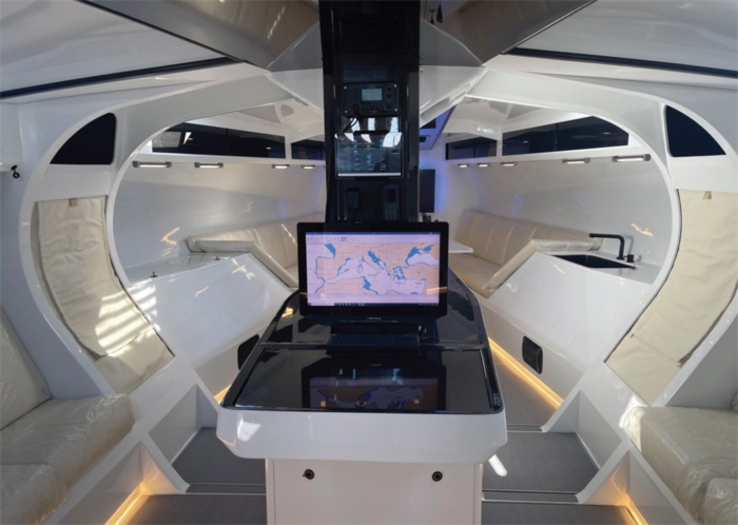 Pressmare | The new Neo 570c contemporary cruiser-racer is a head turner