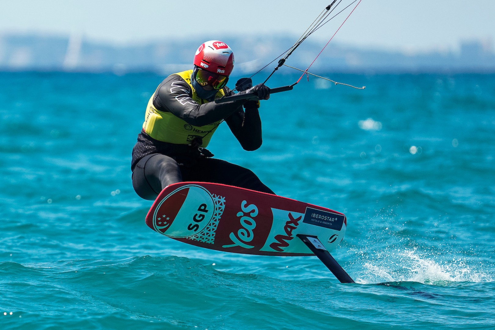 Pressmare | Trofeo Princesa Sofia goes to Singapore's Formula Kite rider Max Maeder
