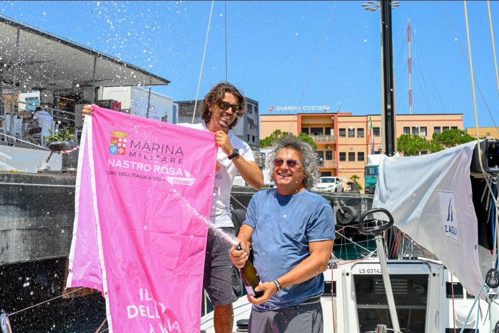 Pressmare | Marina Militare Nastro Rosa Tour: Città di Genova domina la ...