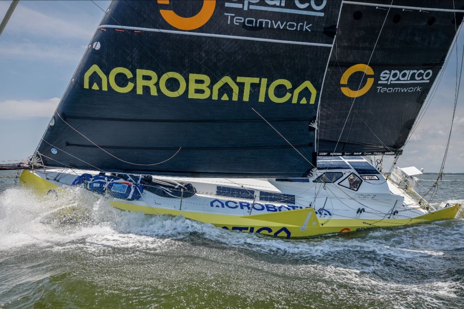 Pressmare | Alberto Riva a bordo di Acrobatica in testa all'Atlantic Cup