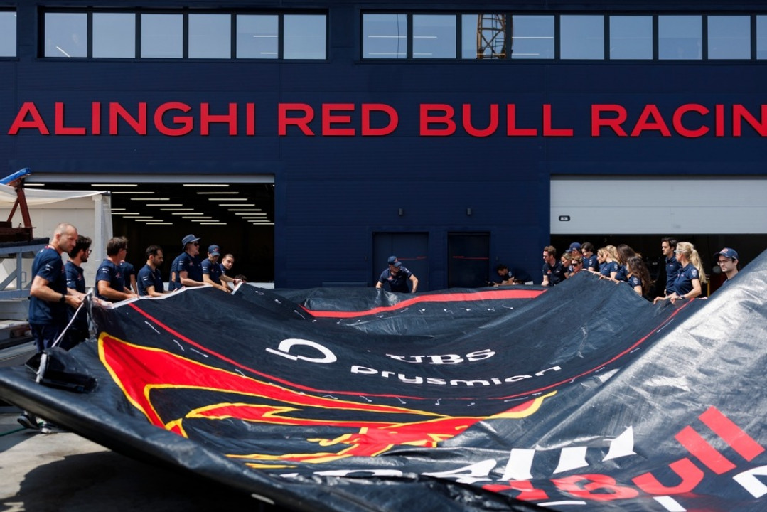 Pressmare | Alinghi Red Bull Racing rompe un secondo albero