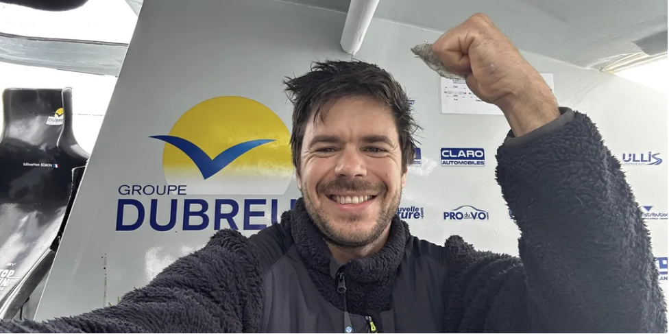 Pressmare | Vendée Globe morning of Day 38, Seb Simon on Groupe ...