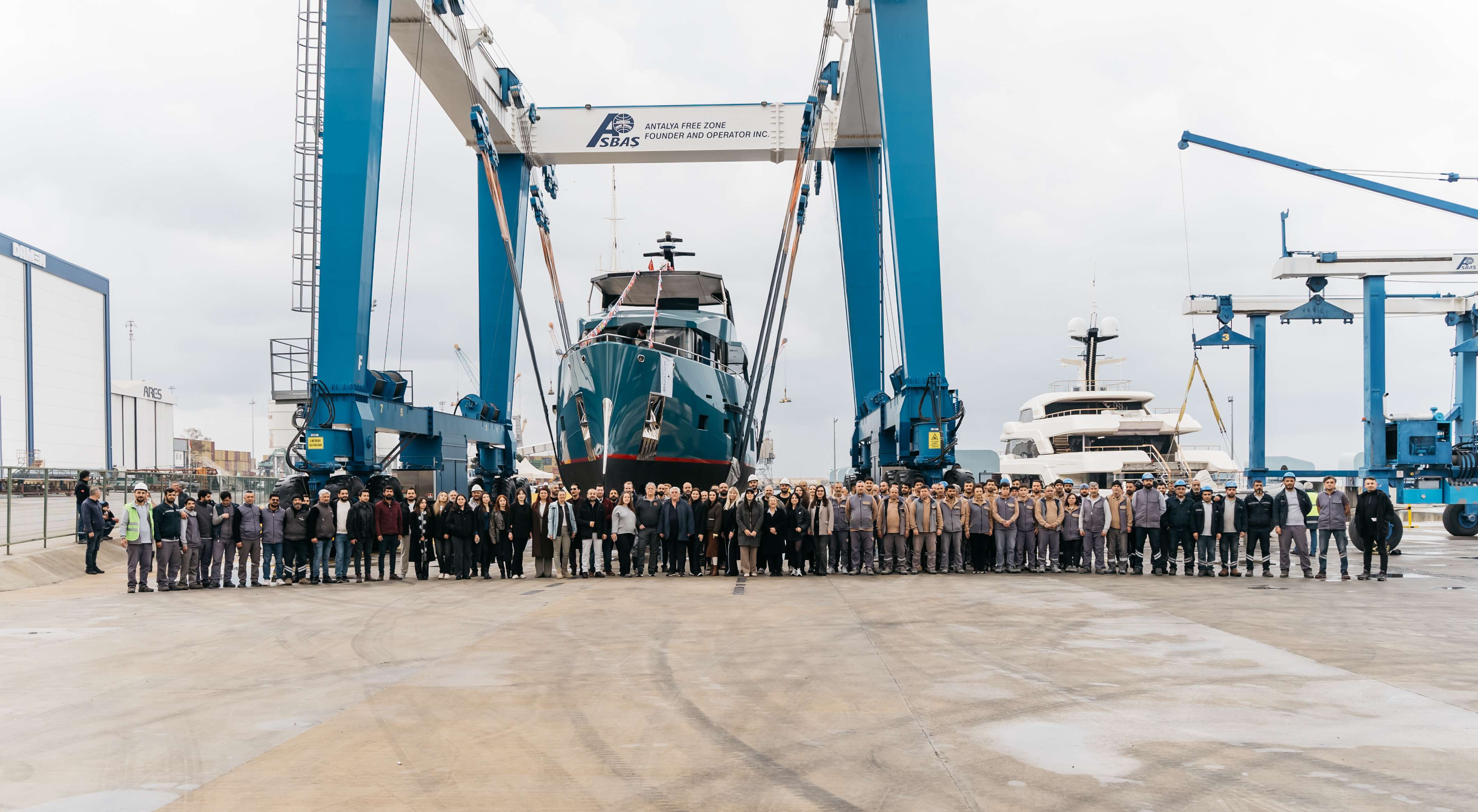 Pressmare | Bering 78 Launched: New Explorer Yacht Hits the Water